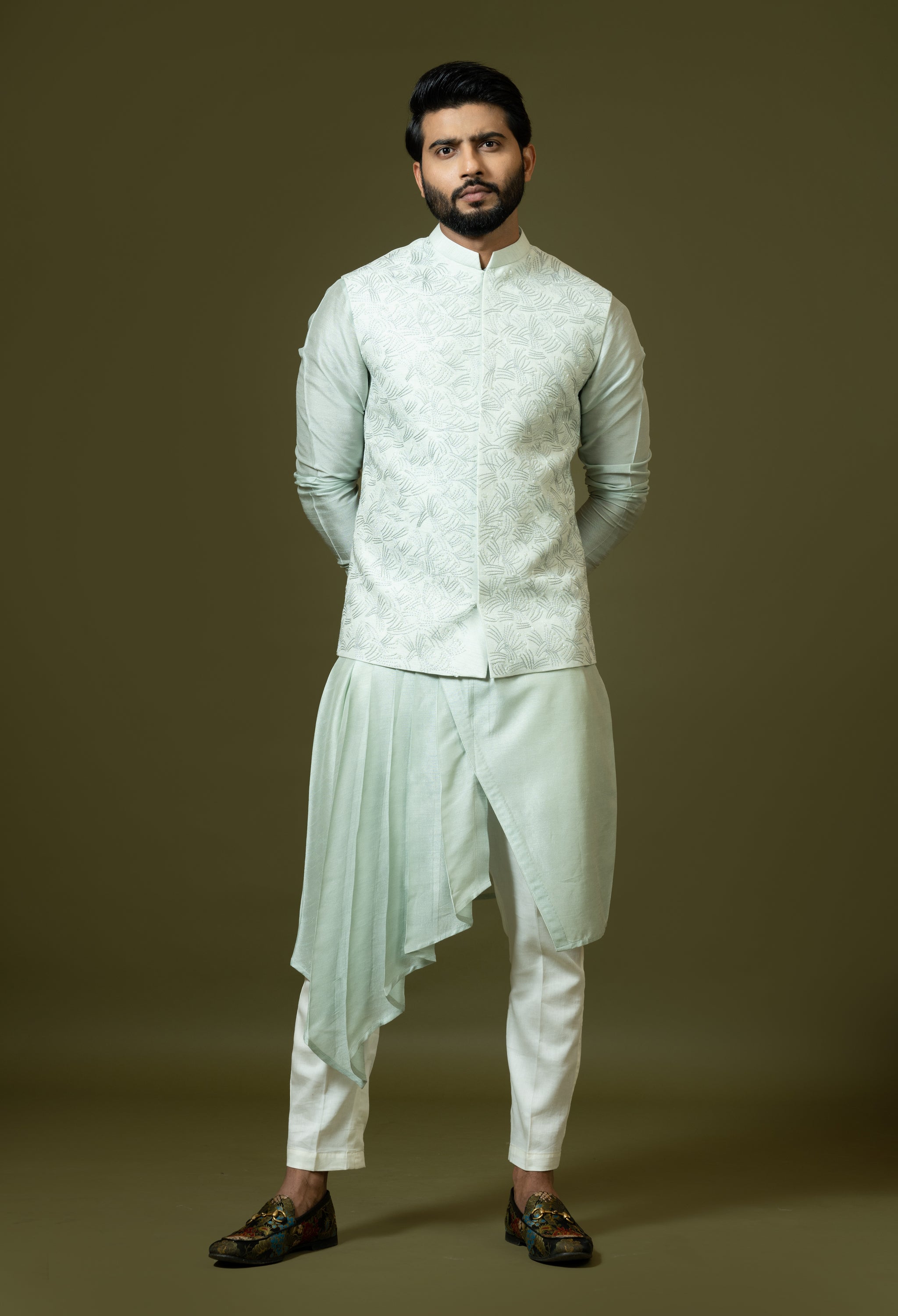 Kr Leaf Embroidered Nehru Kurta Set